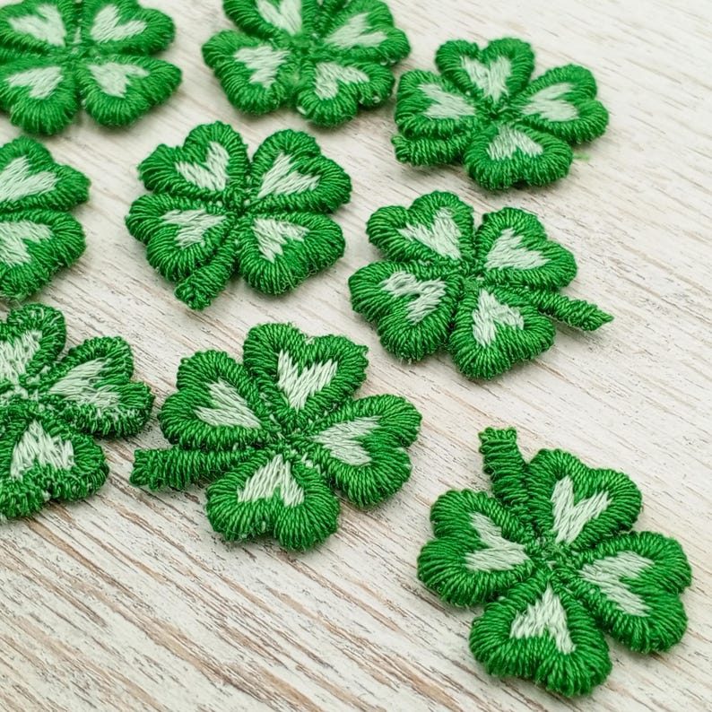 Lucky Clover Vintage Applique – Timeless Four-leaf Clover Patch for Nostalgic Designs, Green ...