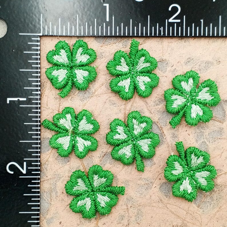 Lucky Clover Vintage Applique – Timeless Four-leaf Clover Patch for Nostalgic Designs, Green ...