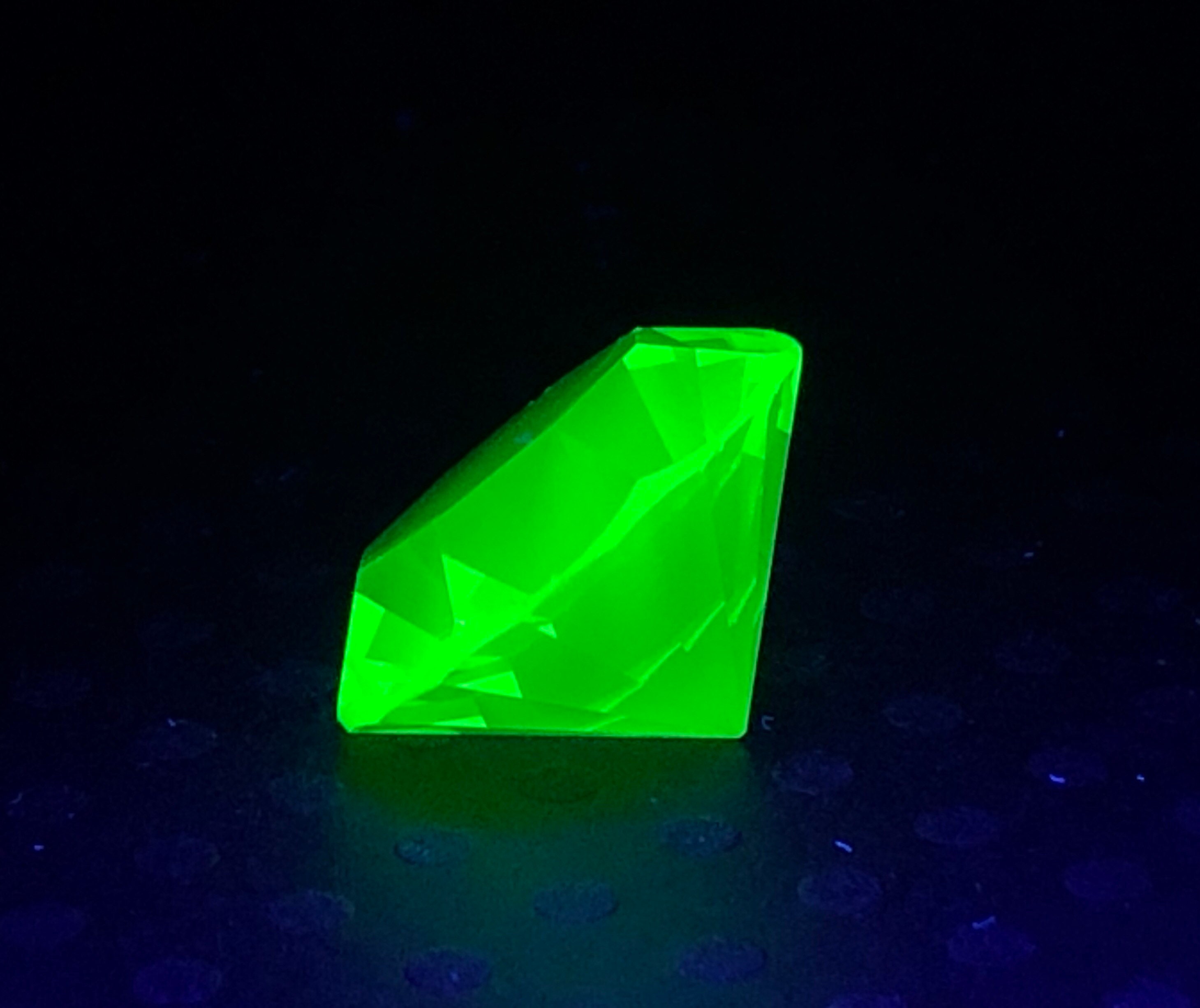 RARE Huge 14.5mm Huge Deep Cut Uranium Glass Gem Glows in Black Light ...