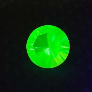 RARE Huge 14.5mm Huge Deep Cut Uranium Glass Gem Glows in Black Light ...