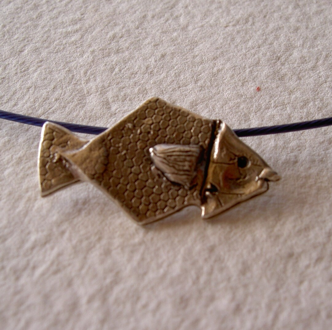 Pez Triangulo Colgante/ Triangle Fish Necklace - Etsy