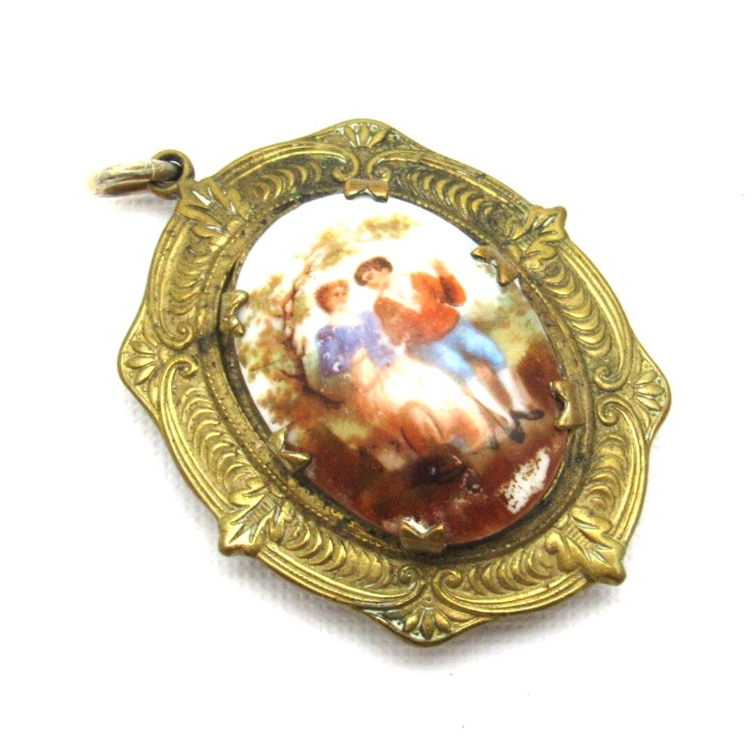 Vintage Romantic Portrait Locket, Courting Couple, Forties Jewelry - Etsy