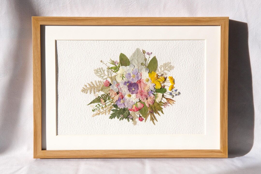 PRESSED FLOWER Wall Art Flower Wreath Handmade Real Flower in Frame ...