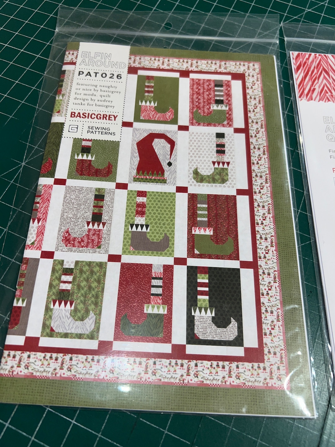 Elfin Around Quilt Pattern PAT026 Christmas Elf Shoes Quilt Pattern ...