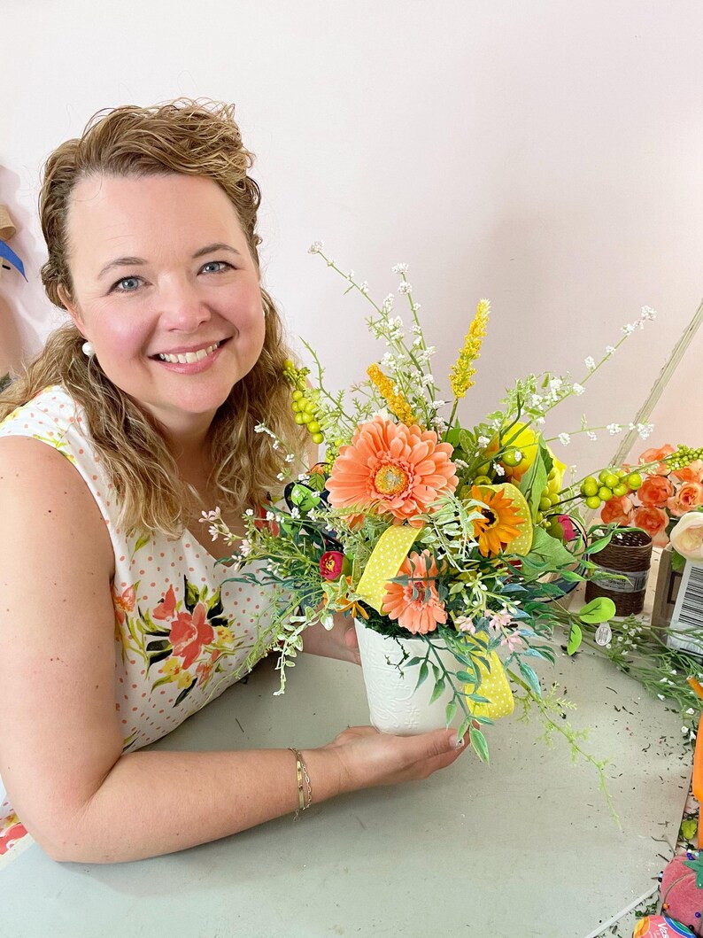 How to Make a Floral Arrangement for Gift Giving, DIY Summer ...