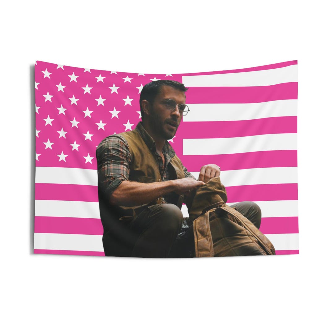 Jonathan Bailey as Dr. Henry Loomis Suits Tapestries, Dr. Henry Loomis ...