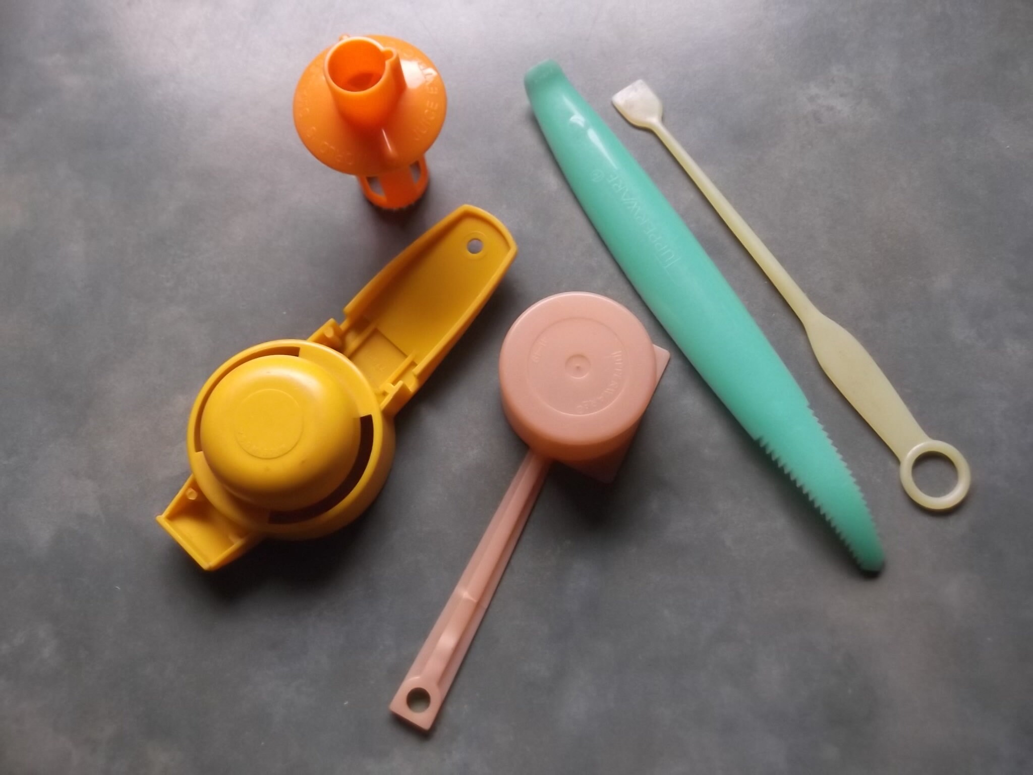 Lot of 5 Vintage Tupperware Replacement Pieces--scoop-oj Juicer-egg ...