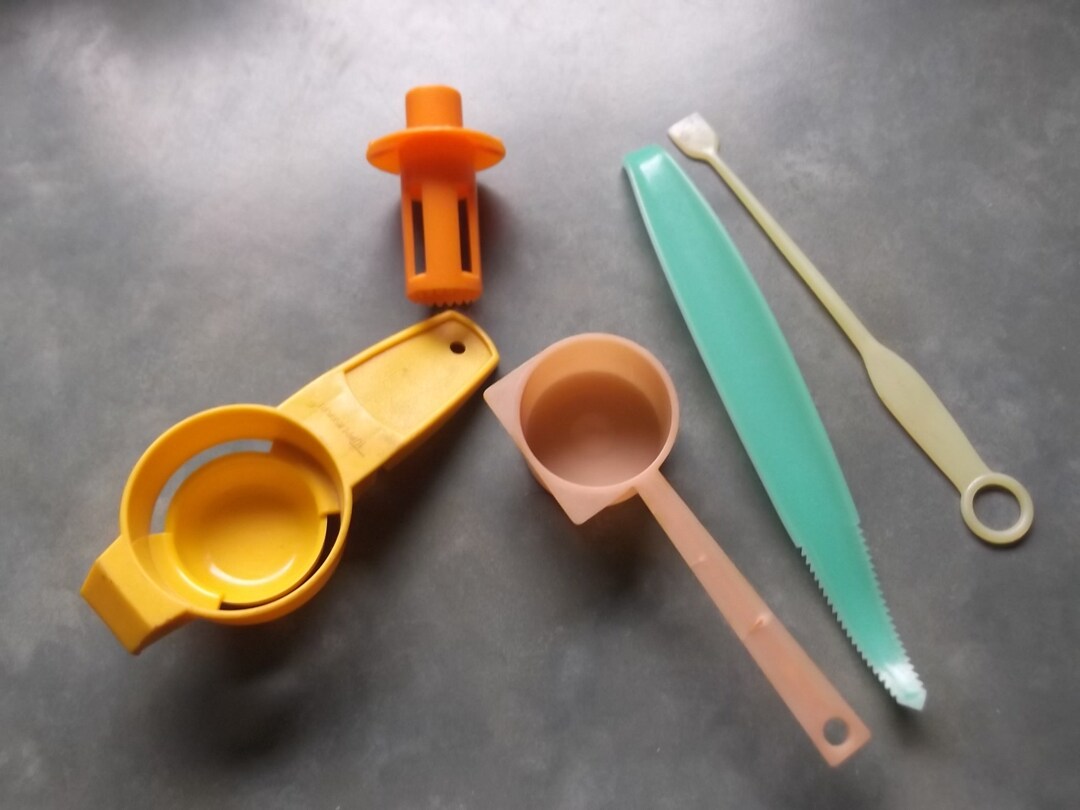Lot of 5 Vintage Tupperware Replacement Pieces--scoop-oj Juicer-egg ...