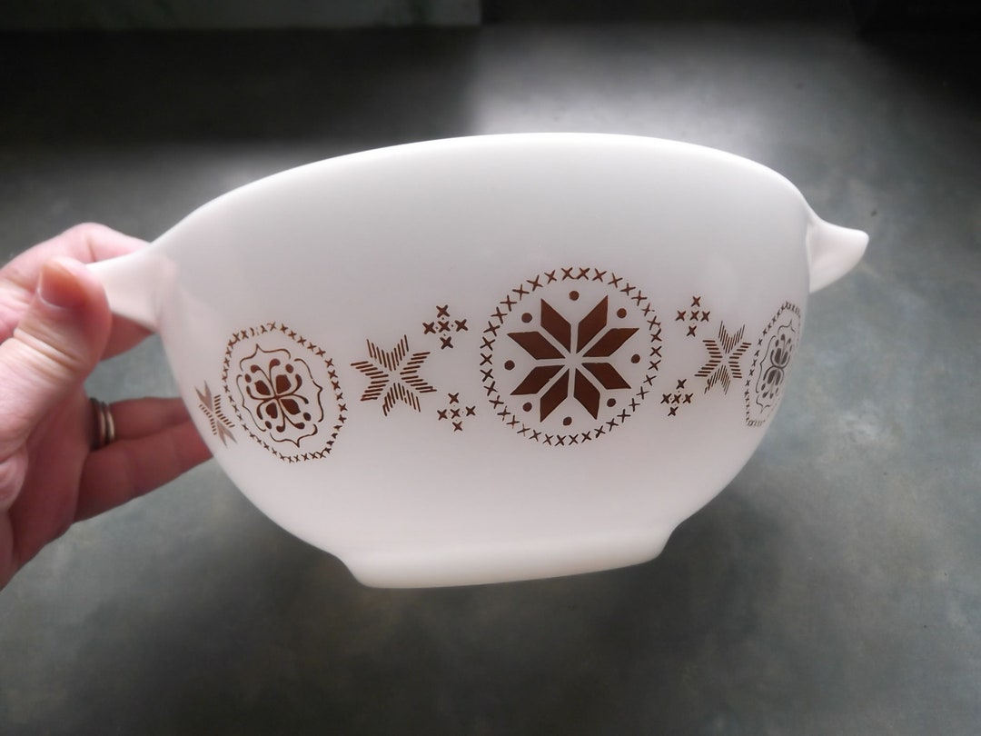 Vintage Pyrex 442 Cinderella Brown and White Handled Mixing Bowl 1-1 1/ ...
