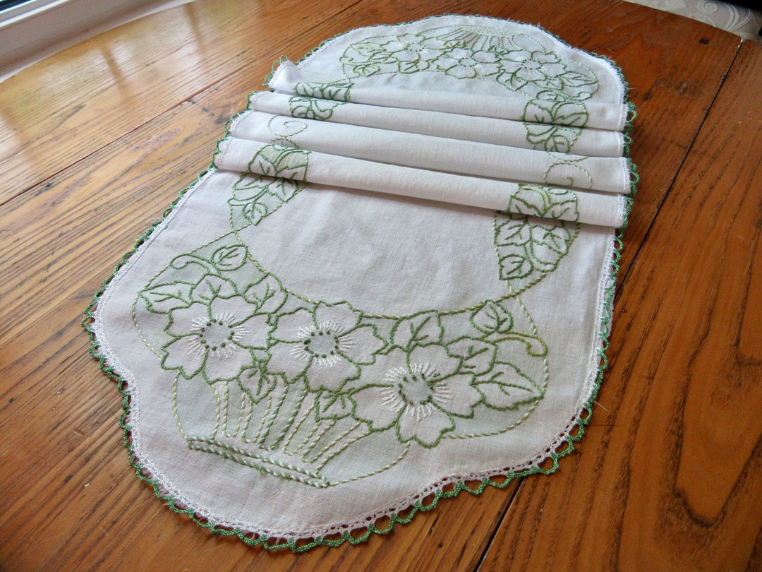 Vintage Arts & Crafts Bureau Scarf, Ivory Linen, Green Embroidered ...