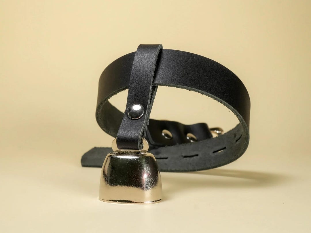 Locking Hucow Collar With Silver Cowbell in Black Leather - Etsy