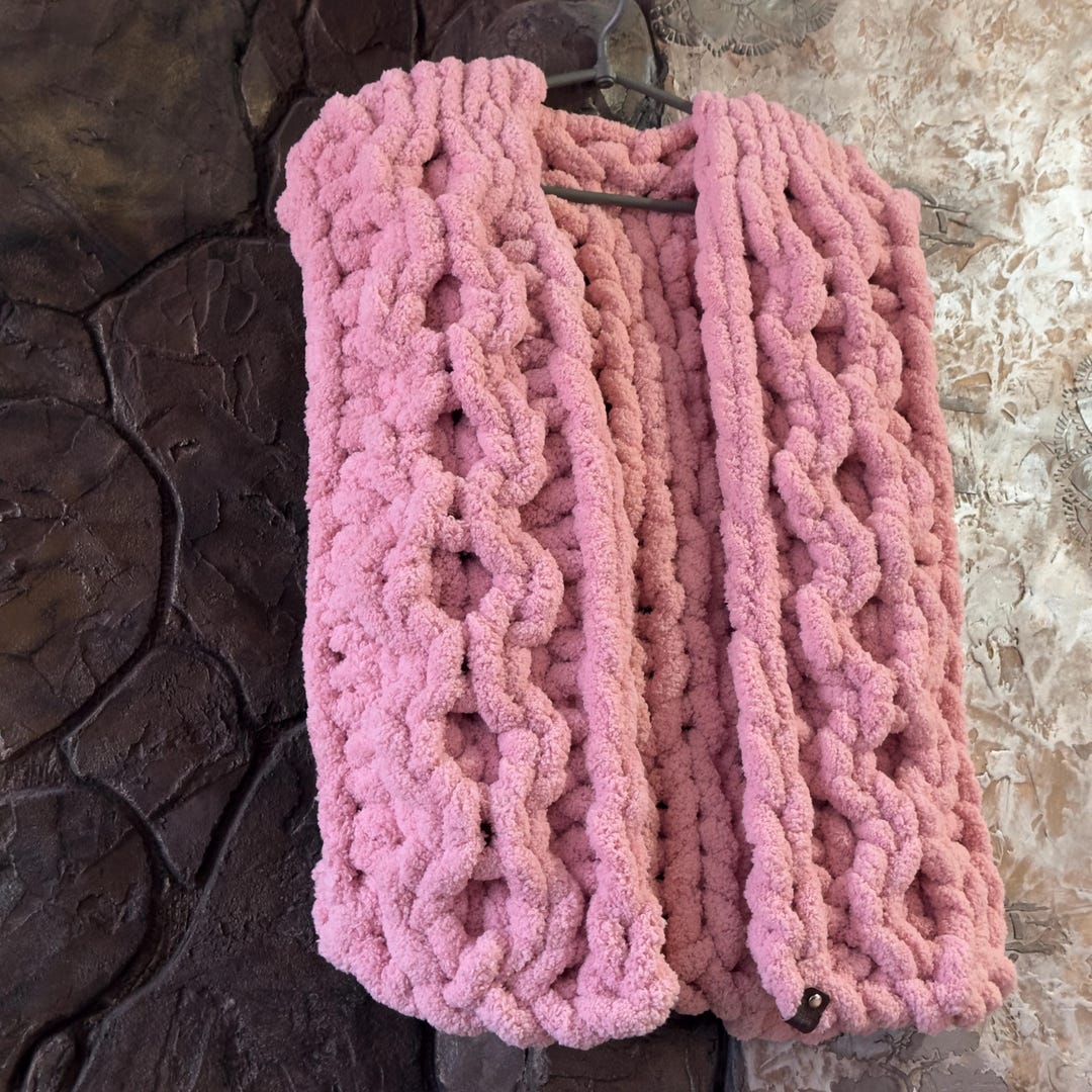 Chunky Knitted Vest Pattern. Sleeveless Sweater. Quick Knitting. Warm ...