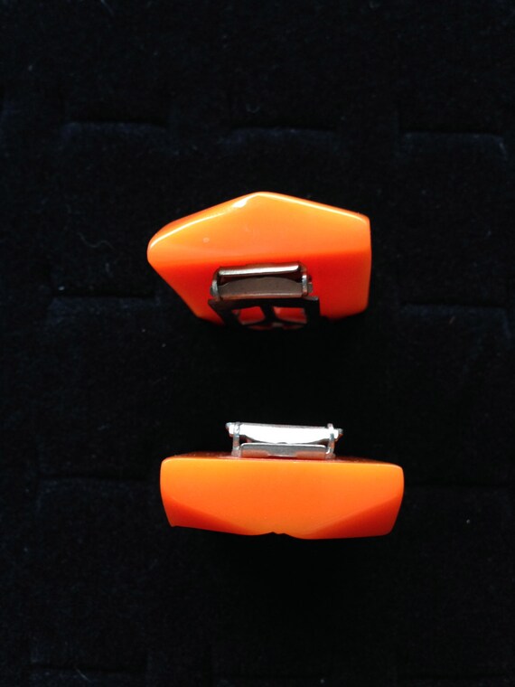 Vintage 1940's Bakelite dress clips orange floral - Gem