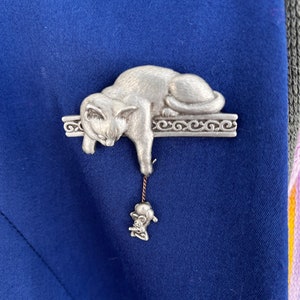 JJ Cat Brooch Playing With a Mouse - Etsy