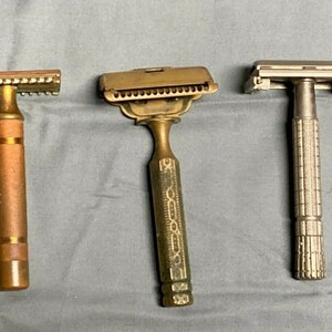 VTG Small Shabby Metal Medicine Shaving Cabinet With Razors Bathroom ...