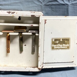 VTG Small Shabby Metal Medicine Shaving Cabinet With Razors Bathroom ...
