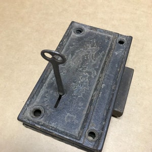 Antique VTG Cast Metal Entryway Surface Mount Door Lock Box & Key Old ...