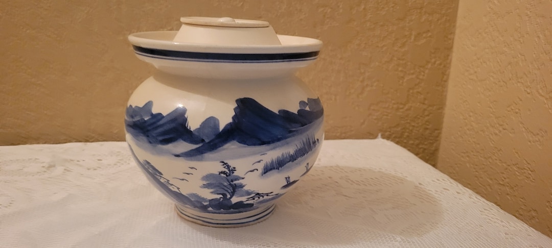 Vintage Vintage Asian Oriental Chinese Porcelain Blue White Spittoon ...