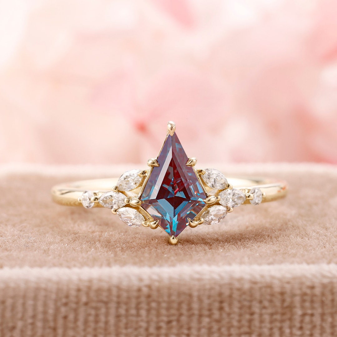 Kite Cut Alexandrite Engagement Ring Unique Yellow Gold Kite Cut ...