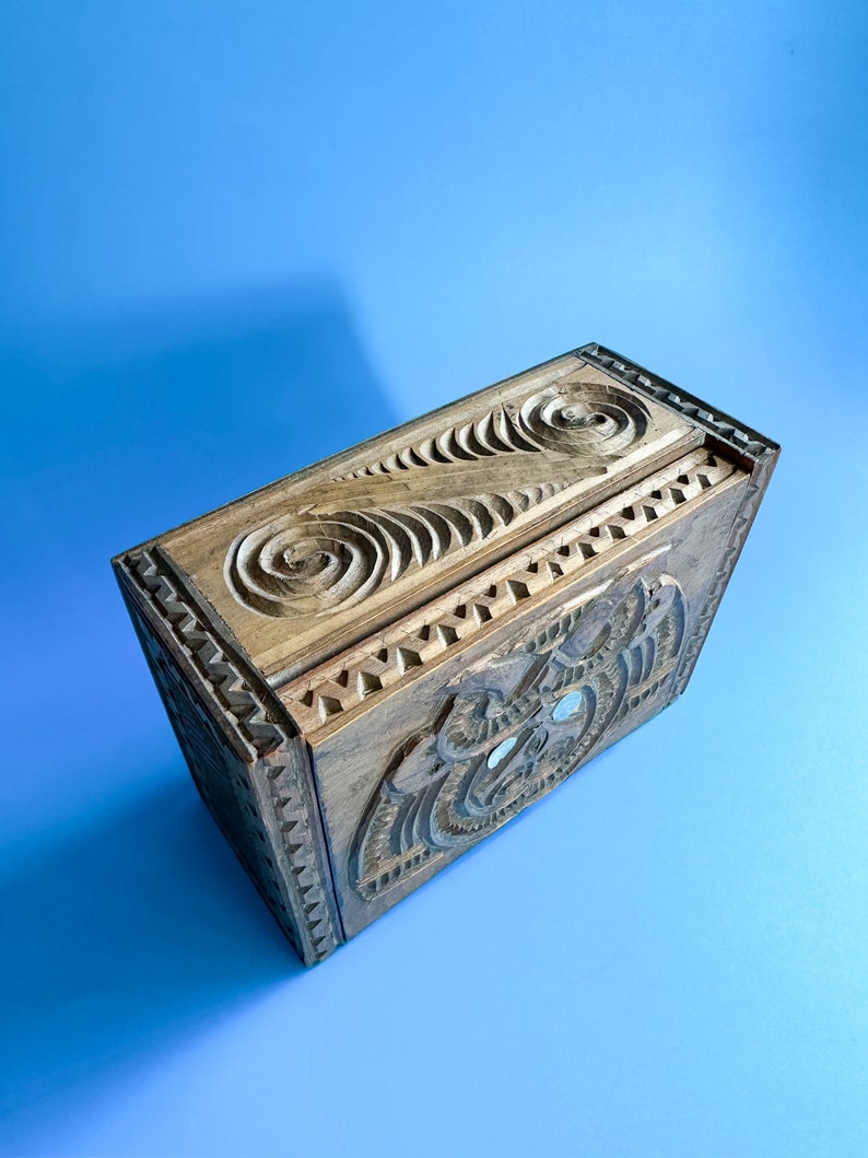 Vintage Maori Hand Carved Wooden Box With Inlay Paua Shells / Kauri ...