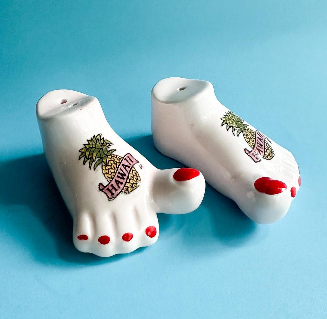 Vintage Feet Salt and Pepper Shakers / Hawaii Souvenirs, Retro ...