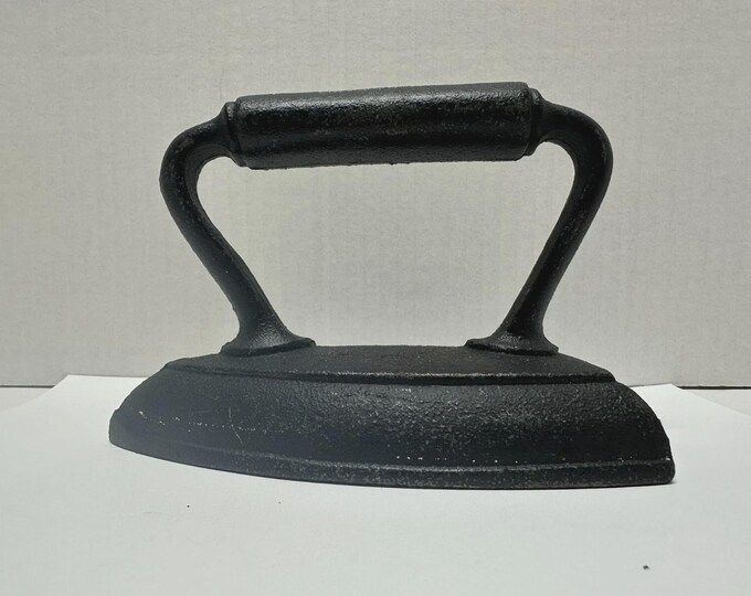 Antique Cast Iron Sad Iron With Smooth Handle for Early Laundry Use - Etsy
