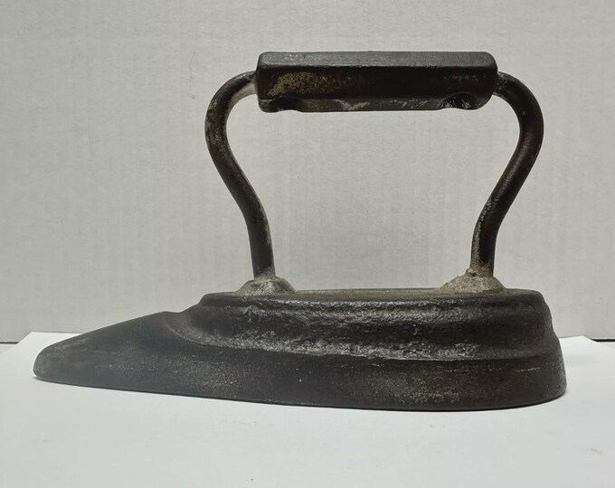 Vintage Cast Iron Sad Iron by Wapak Antique Primitive Clothing Iron - Etsy