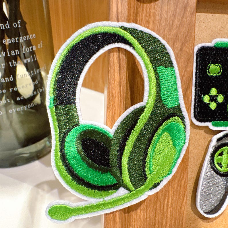 Mini Handmade Embroidery Game Console, DIY Clothes Patch Embroidery ...