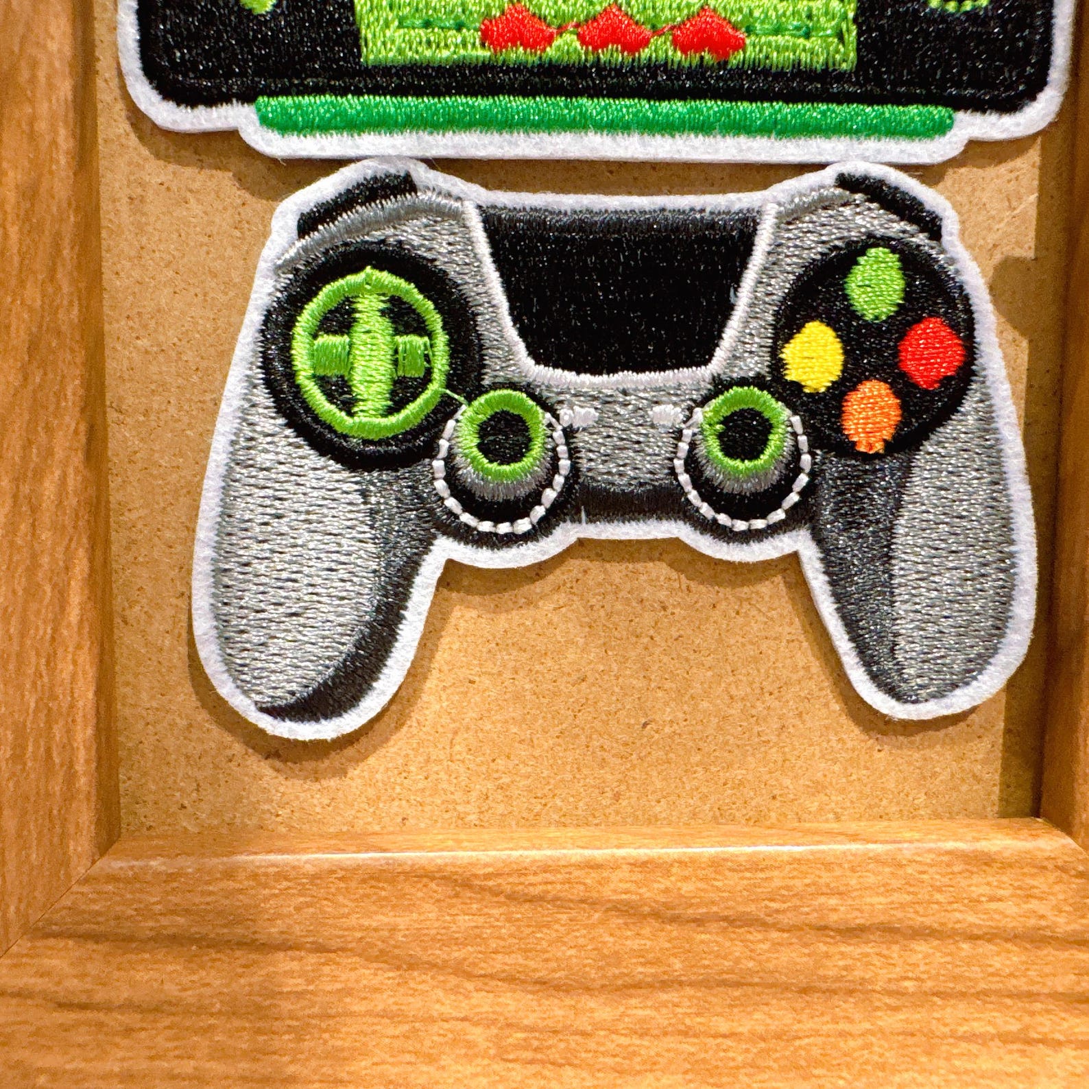 Mini Handmade Embroidery Game Console, DIY Clothes Patch Embroidery ...