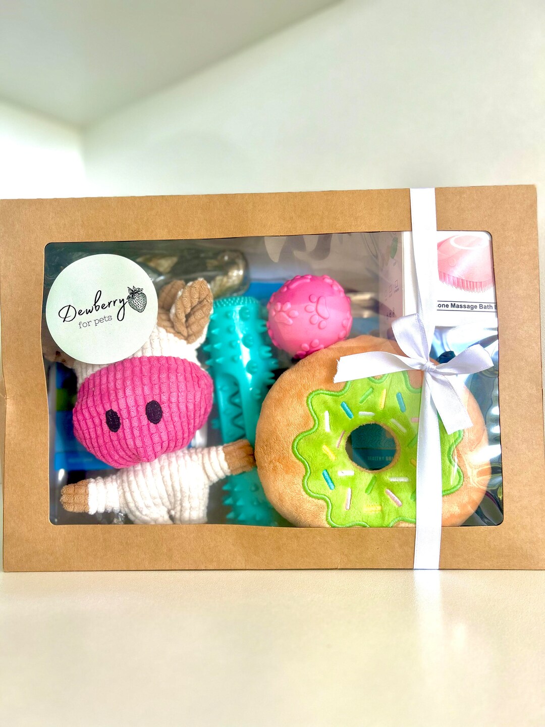 Deluxe Dog Box Large 4 Toys 4 Treats Bath Scrub Natural Treat Packs ...