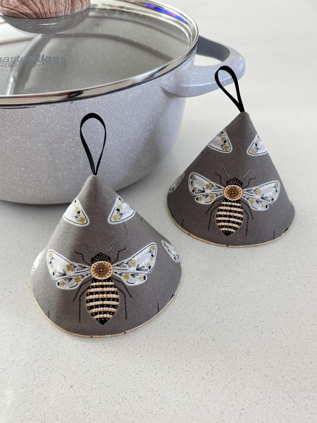 Set of 2 BEES Cone Style KITCHEN Potholders - Etsy