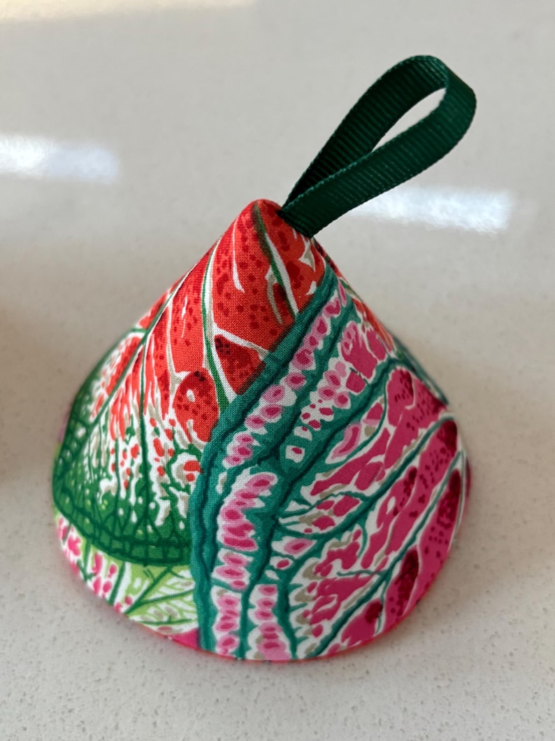 Set of 2 Colorful CALADIUMS Cone-style Potholders! - Etsy