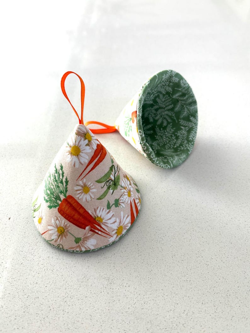 Set of 2 CARROTS & DAISIES Cone Style Potholders! - Etsy
