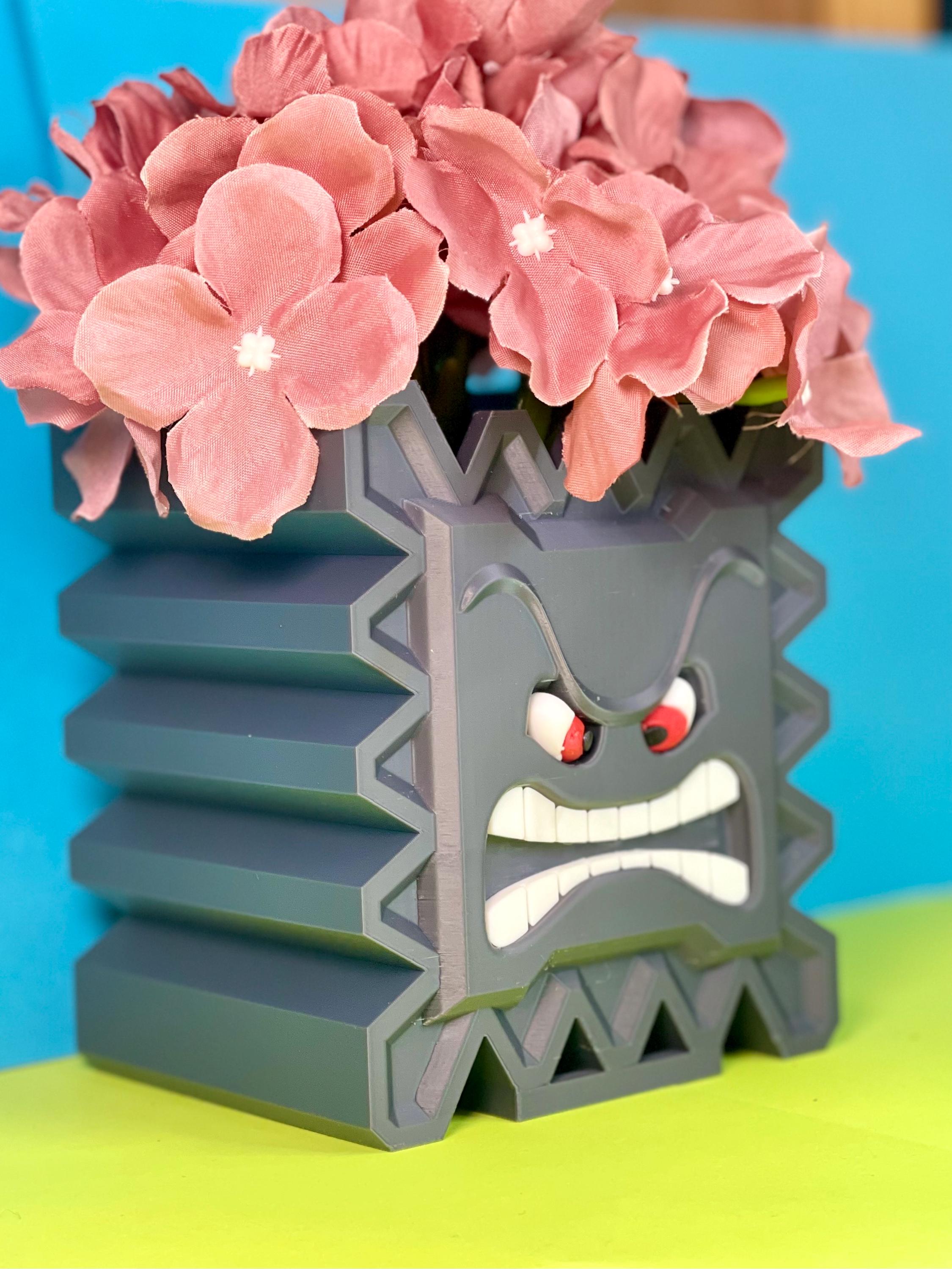 Super Mario Thwomp Retro Planters, Flower Pots Office Decor Home Decor ...