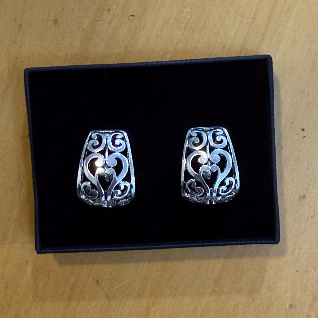 Brighton***style Filigree Cut-out Pattern Button Clip on Trapezoid ...