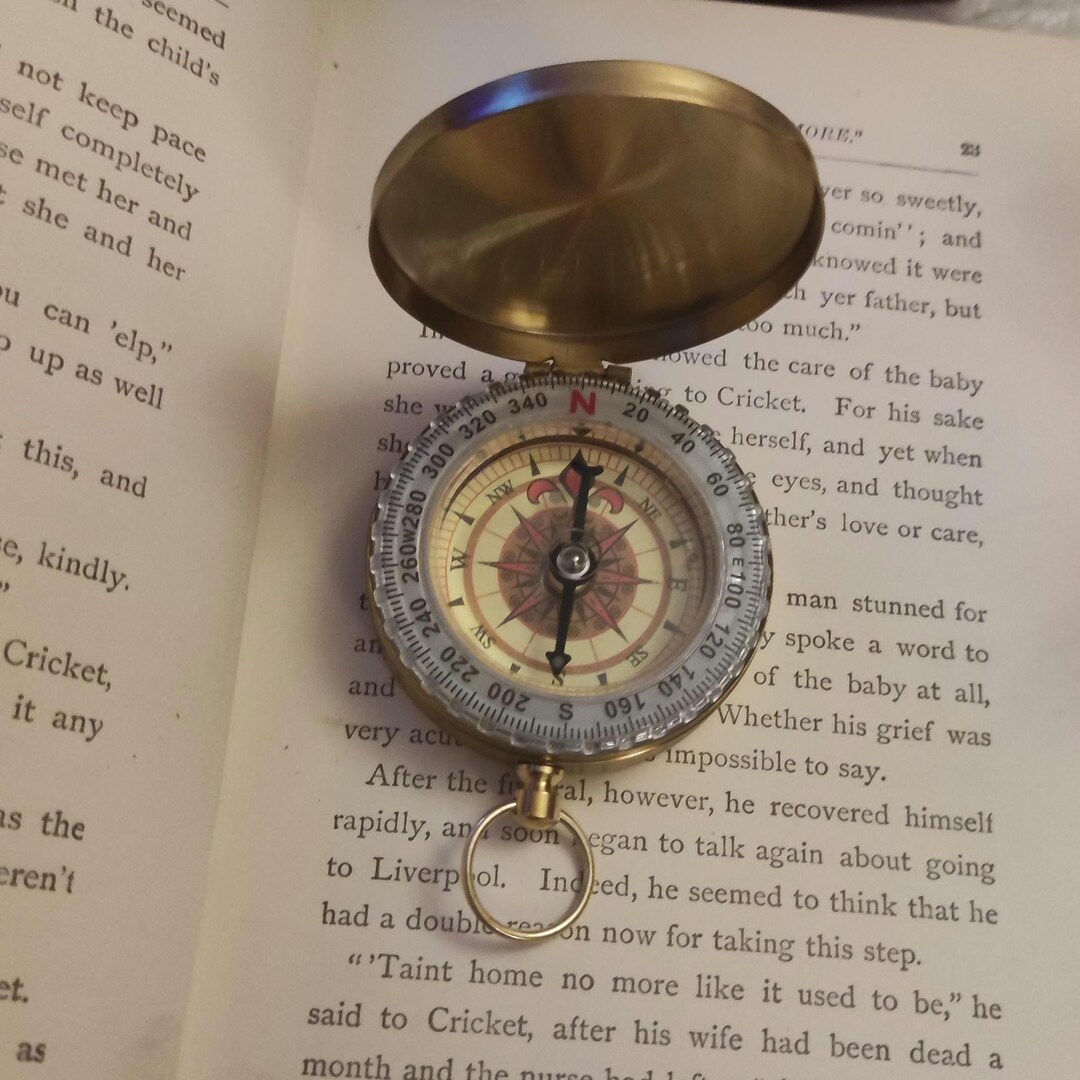 Survival Compass - Glow in the Dark Compass - Essential Night Time ...