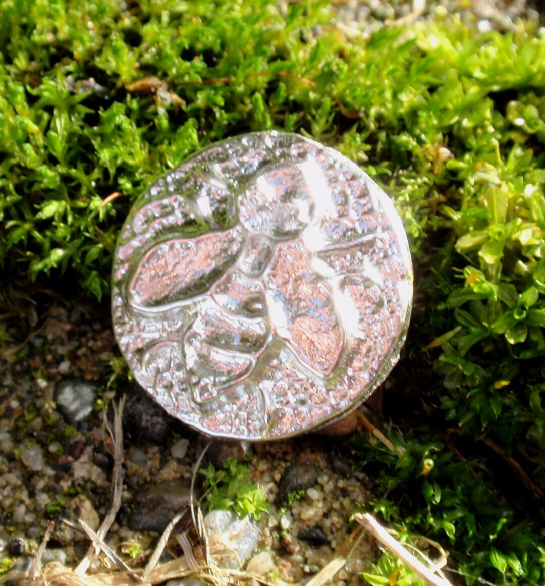 Five Pewter Bee Buttons - Etsy
