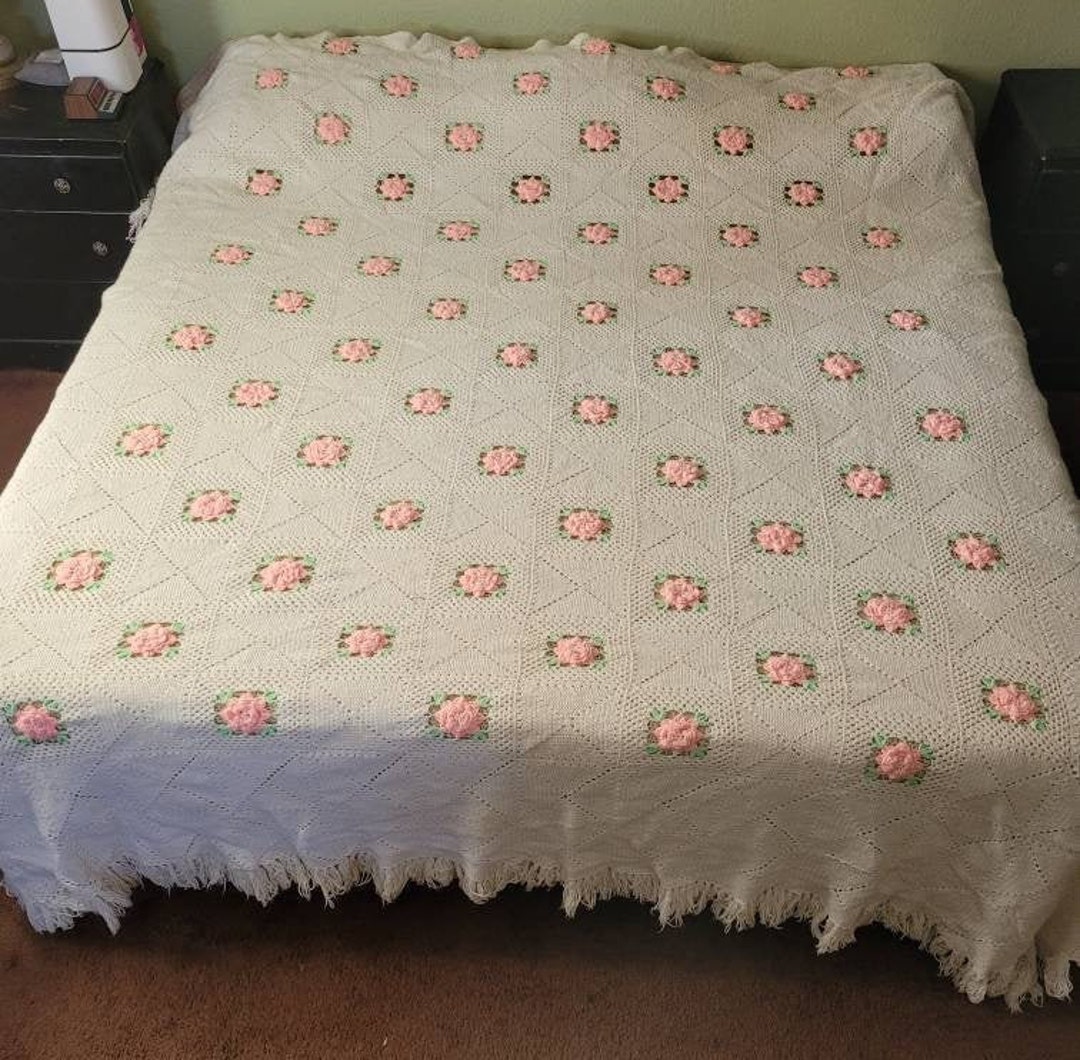 Crocheted Roses Bedspread With Fringe: Shabby Chic Cottage Decor (92"x ...