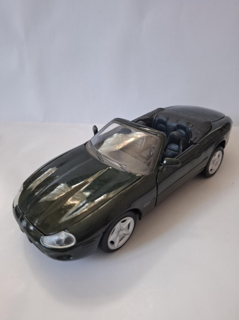 Maisto Vintage Jaguar XK8 1/24 Scale Metal Body Model Kit - Etsy