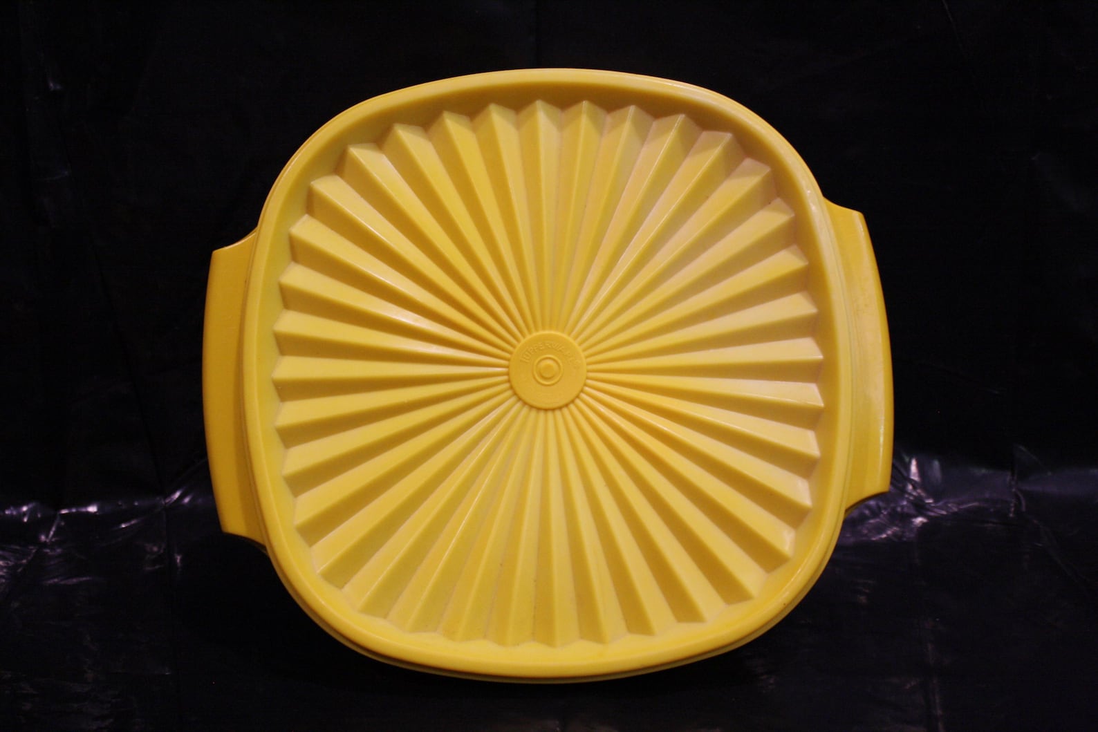 Vintage Tupperware Large Yellow Servalier Bowl and Lid 836, and Vintage ...