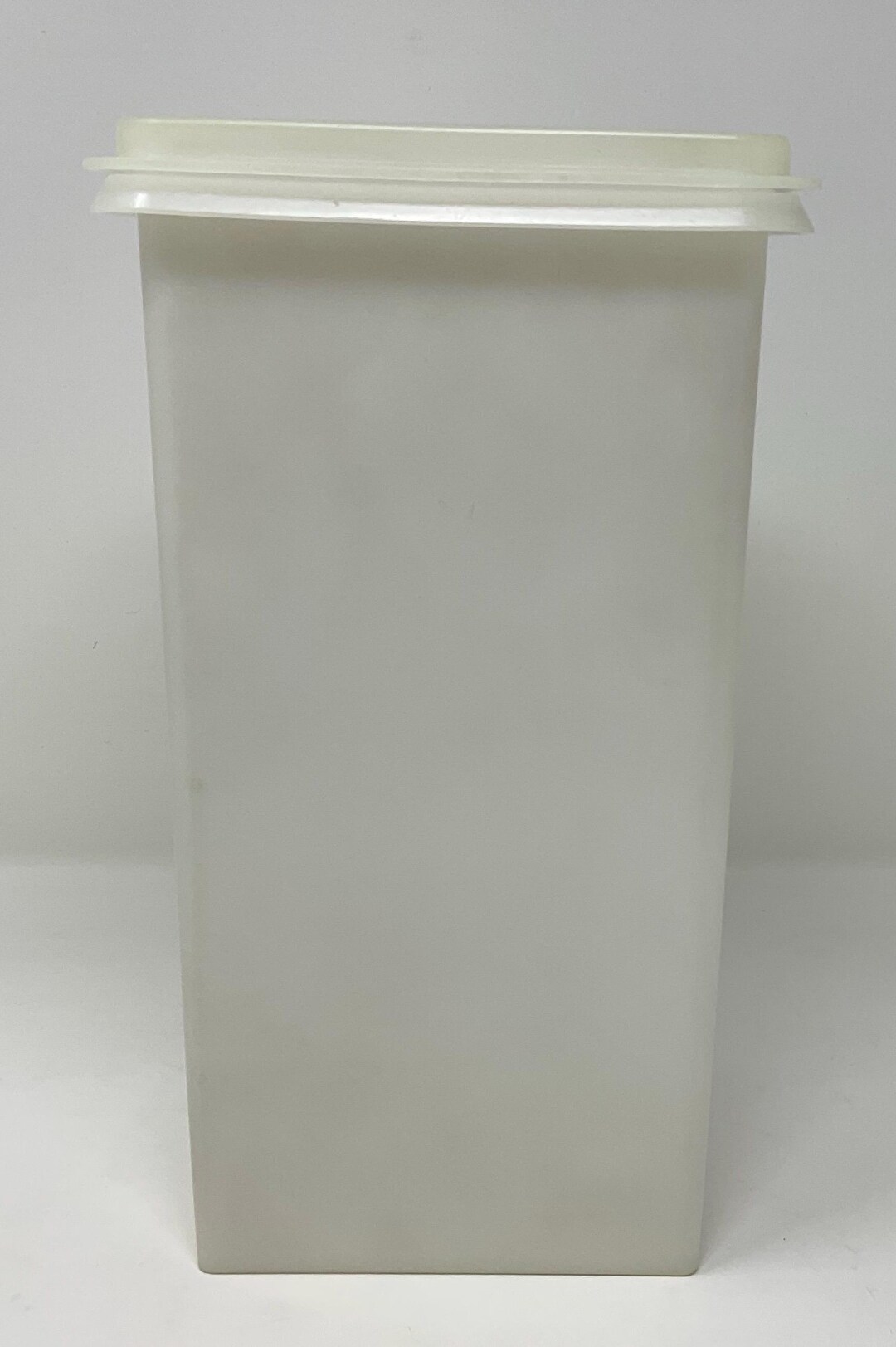 Vintage Tupperware Saltine Cracker Keeper, Model Number 1314-4. - Etsy