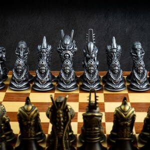 Biomechanic Chess Set Giger Tribute / Alien 7 Xenomorph / Sci Fi / 3d ...