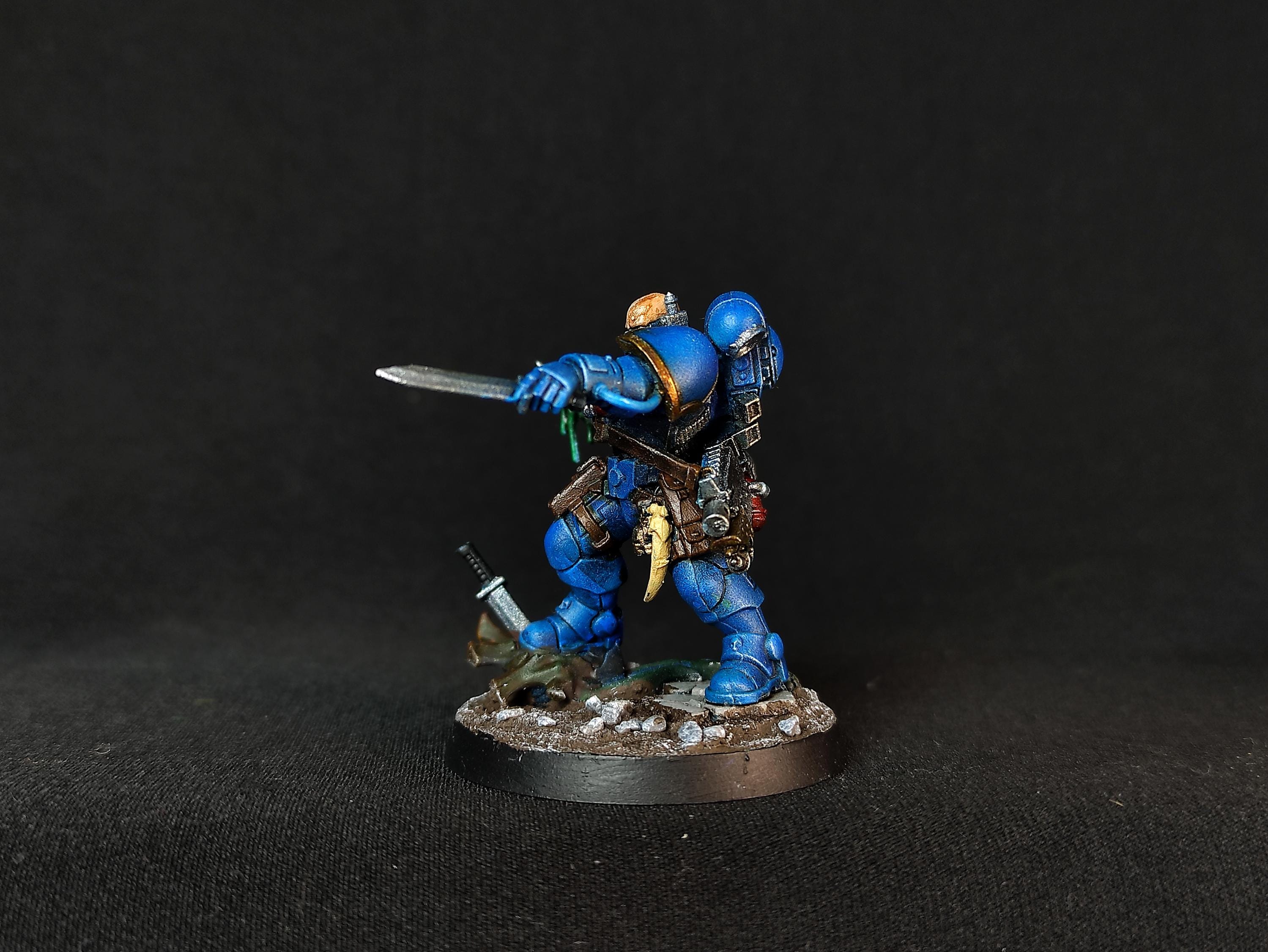 Warhammer 40k Painted Space Marine Primaris Lieutenant in Phobos Armour ...