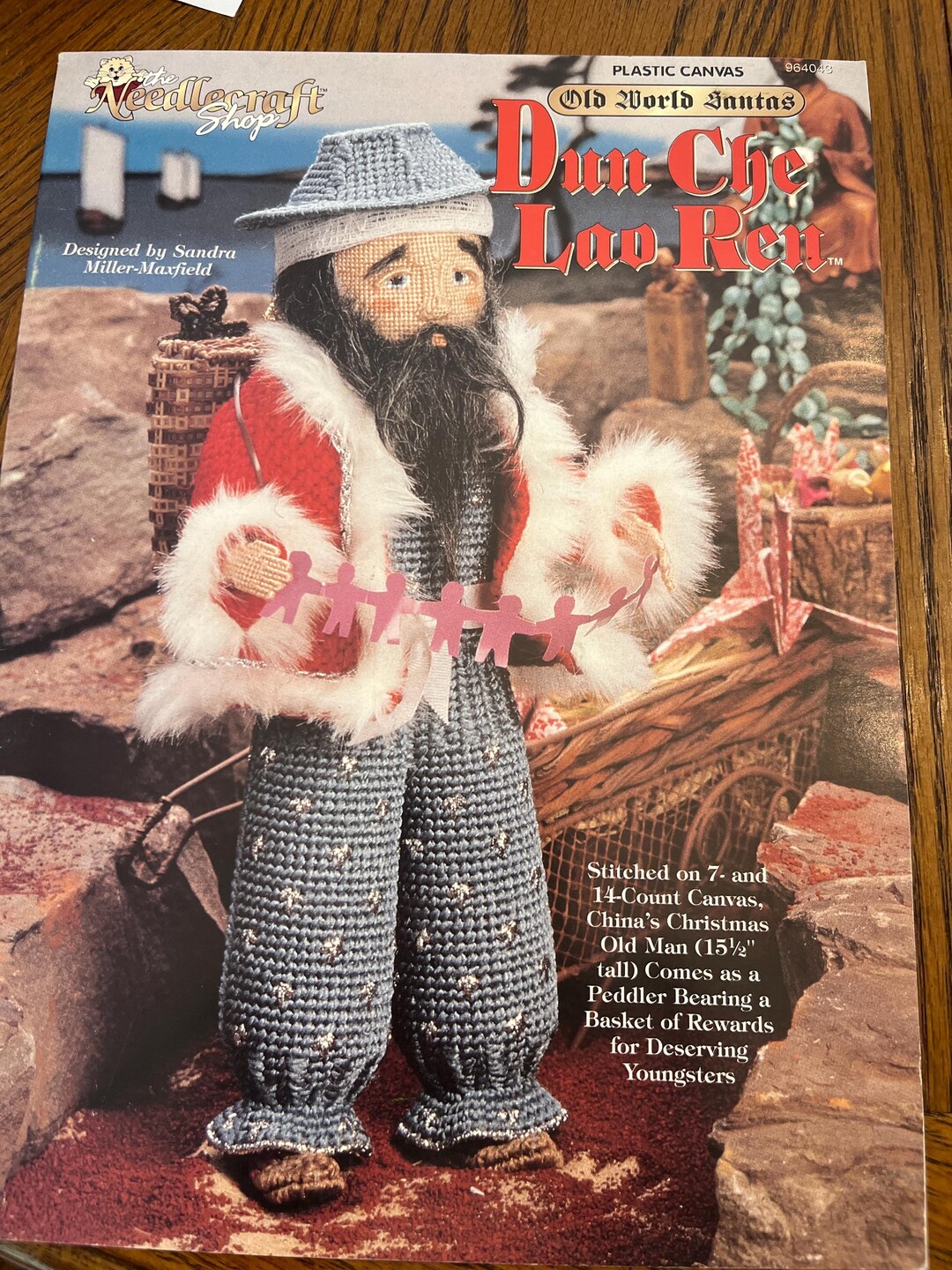 Old World Santas- Dun Che Lao Reu- the Needlecraft Shop Plastic Canvas ...
