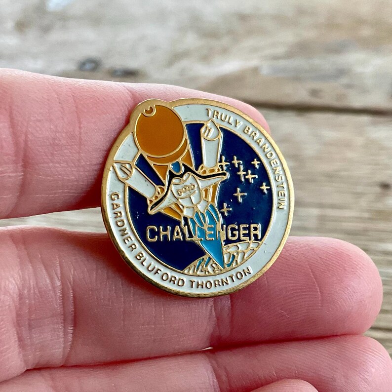 Vintage NASA STS-8 Pin – Space Shuttle Challenger Mission 1983 – Guion ...