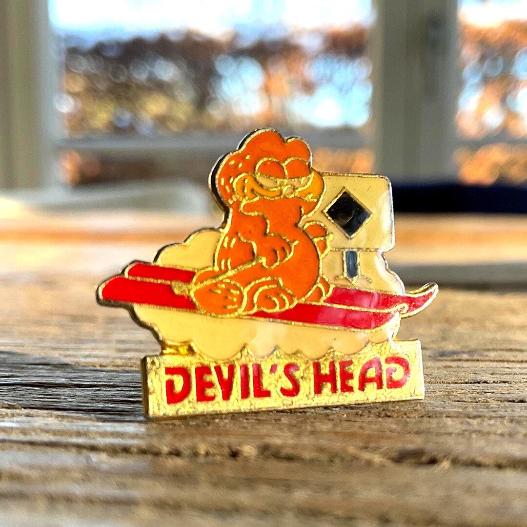SKI GARFIELD Devil's Head USA Vintage Pin | Winter Sports 90s | Snow ...