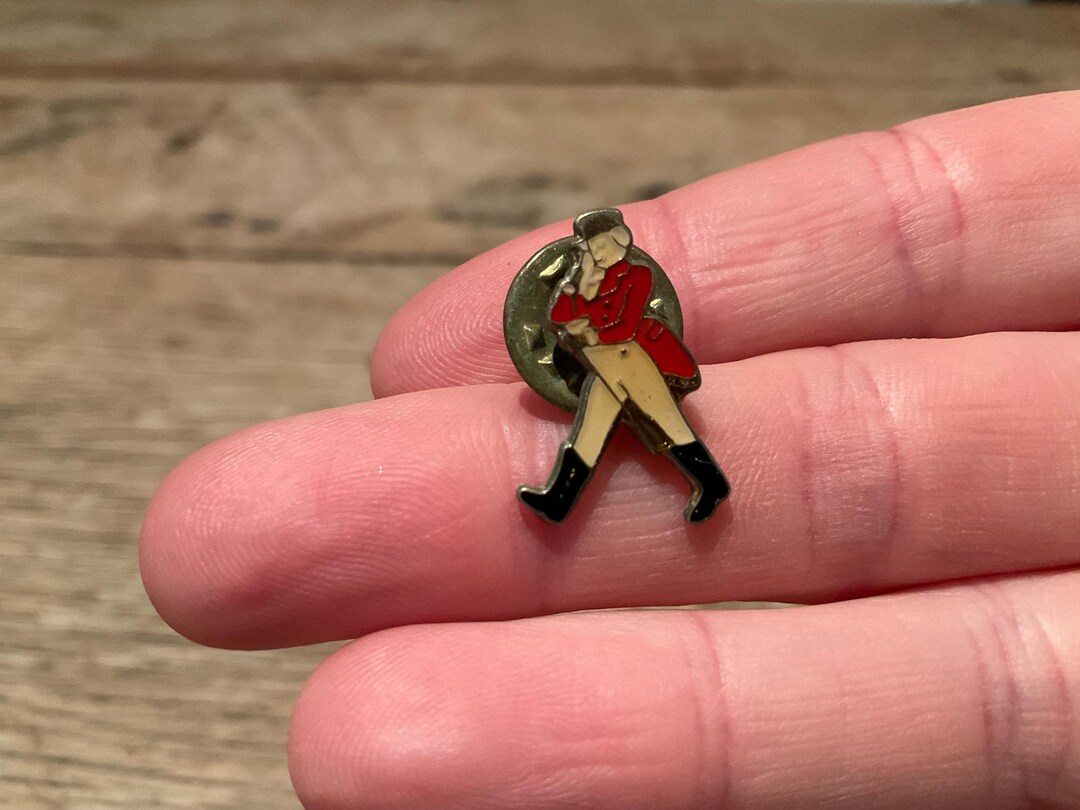JOHNNIE WALKER Striding Man Scotch Whisky Vintage Pin Enamel Lapel Pin ...