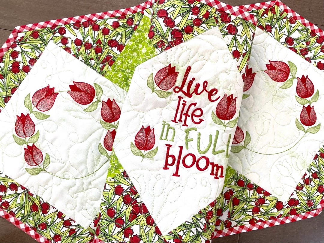 Tulips Table Runner, Spring Tulips Table Runner, Quilted Table Runners ...