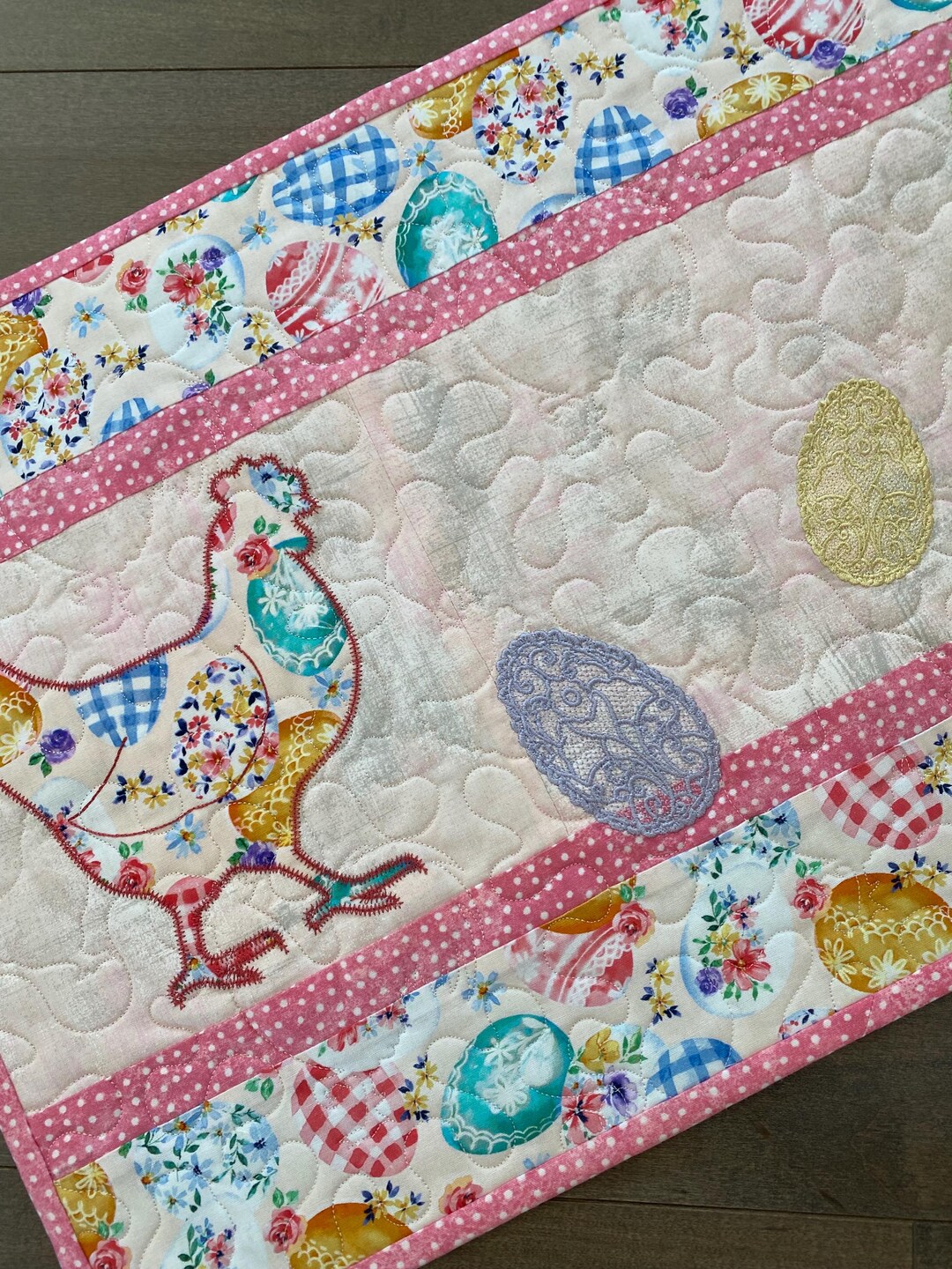 Easter Chickens and Decorative Eggs Table Quilt, Easter Table Runners ...