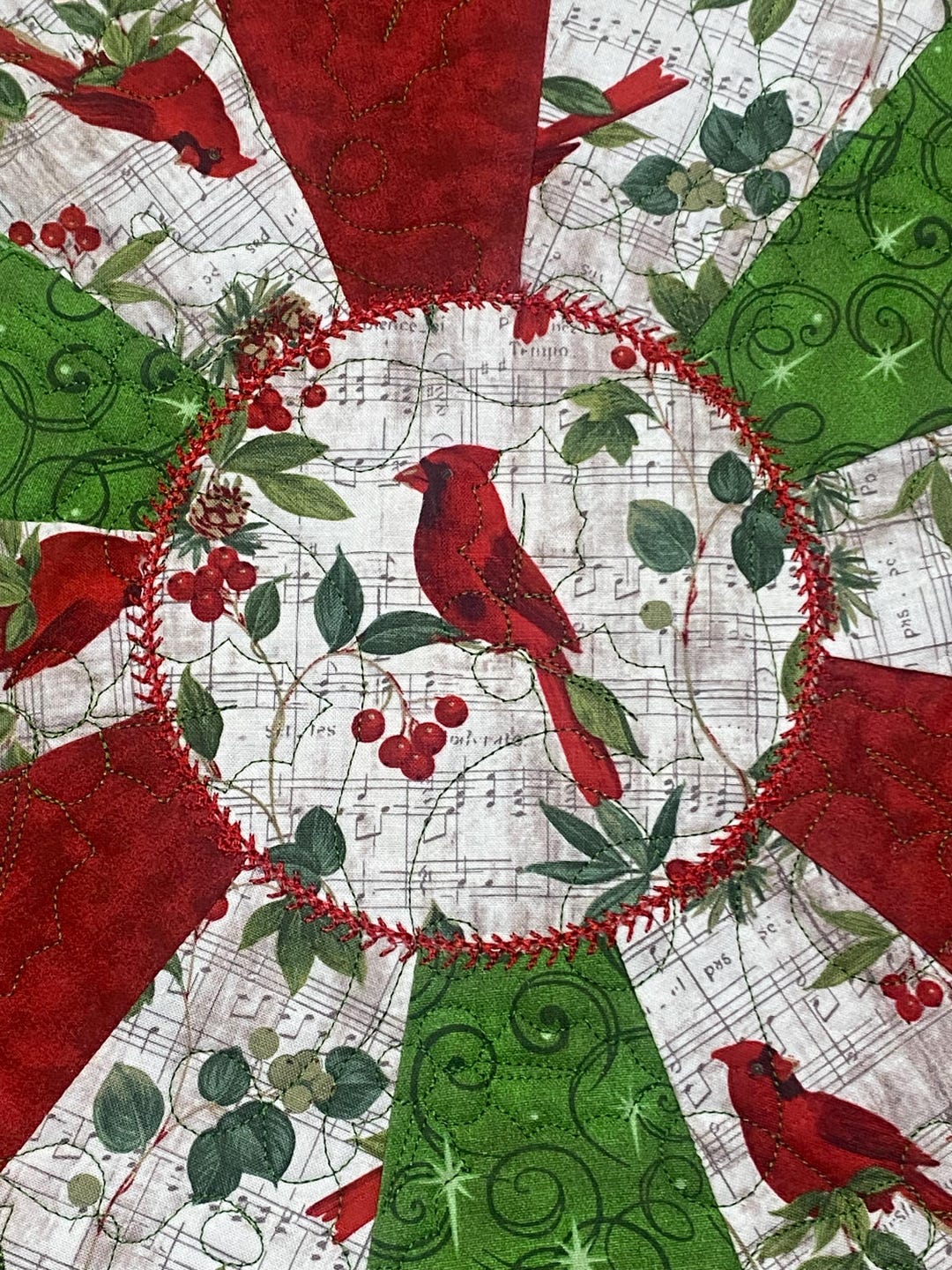 Red Cardinal Circle Table Topper, Christmas Circle Table Quilts ...